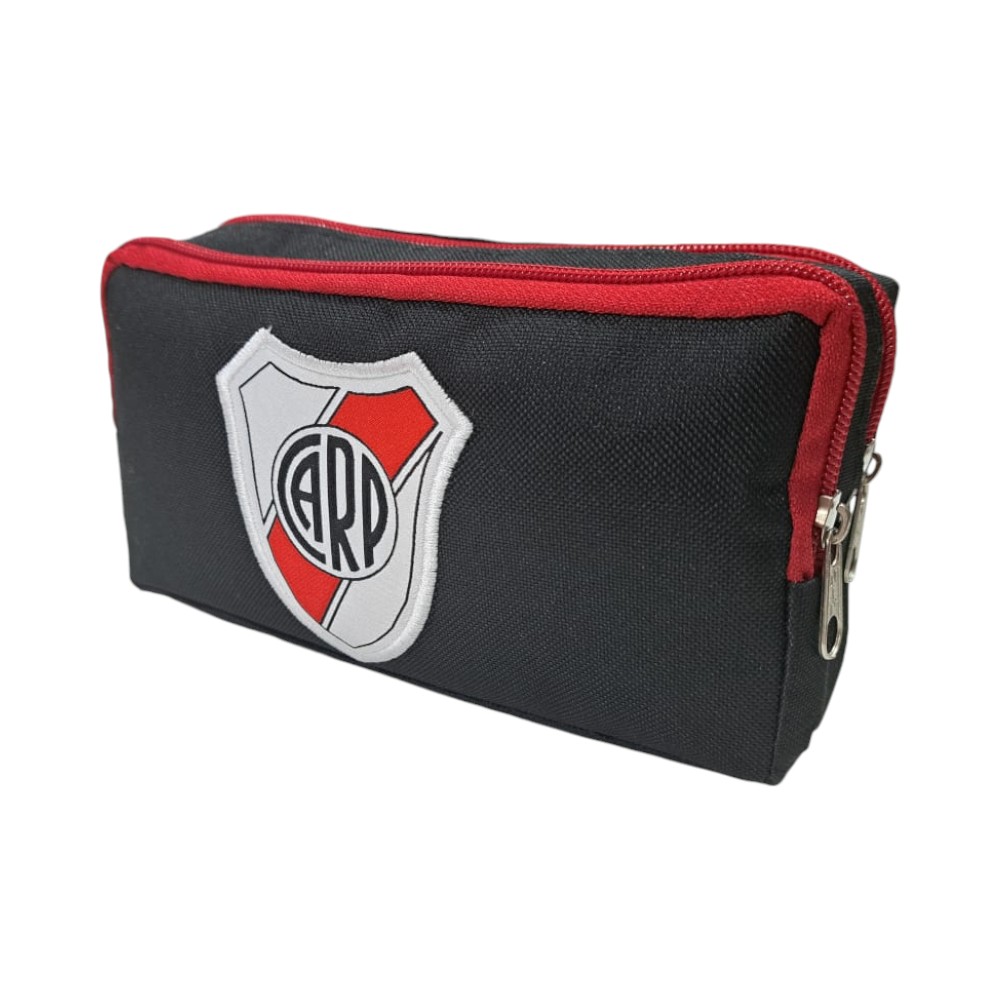 CARTUCHERA DOBLE CIERRE 20X10 BORDADA RIVER C/U – Distribuidora La Colo